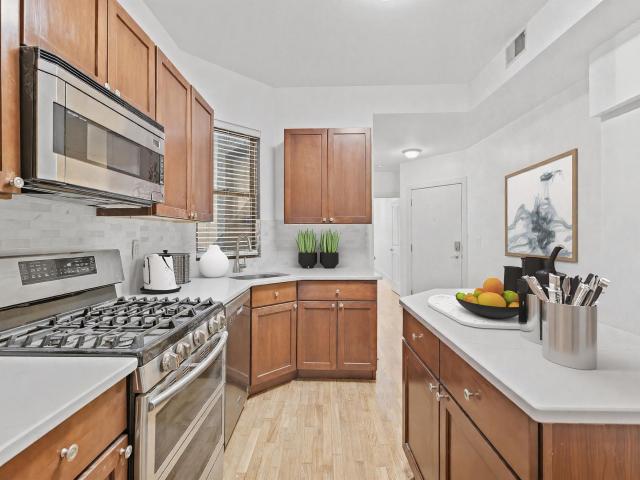 340 Pavonia Ave # 1R