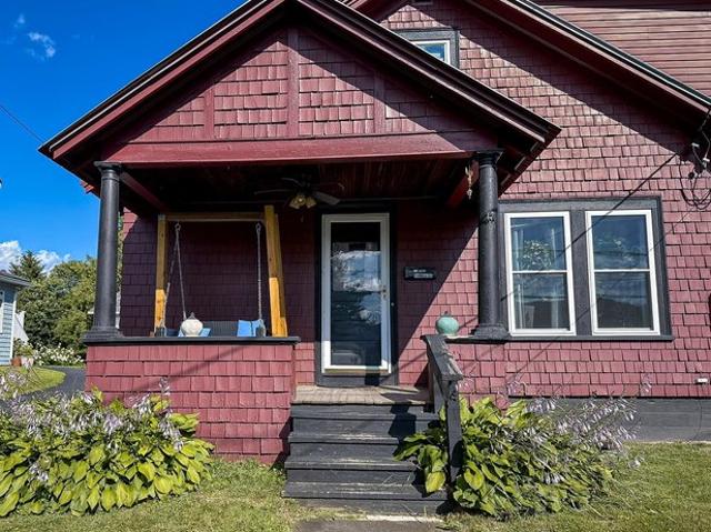 340 Pleasant St, Saint Johnsbury, VT 05819
