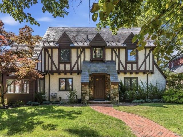 340 Princeton Rd, Rockville Centre, NY 11570