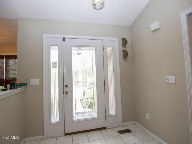 340 Queens Cove Way