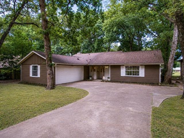340 Rolling Hills Dr, Conroe, TX 77304