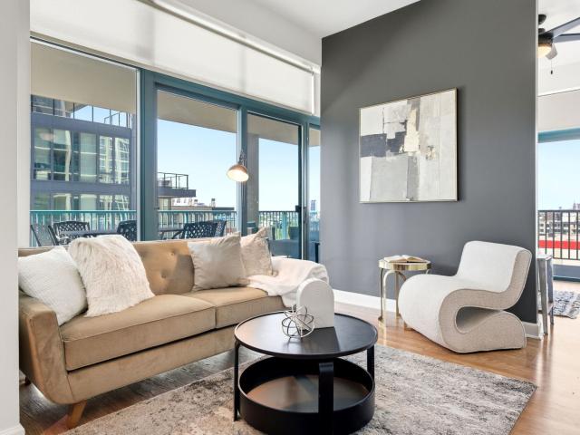 340 W Superior Street # 1009