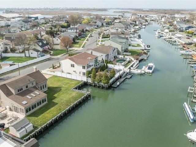 3414 Riverside Dr, Oceanside, NY 11572