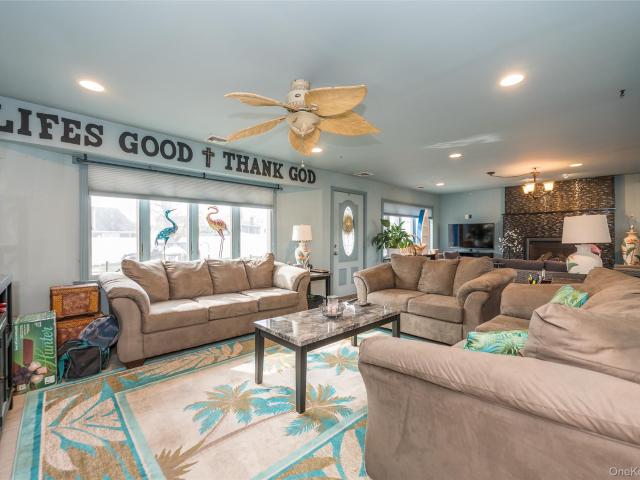3414 Riverside Drive
