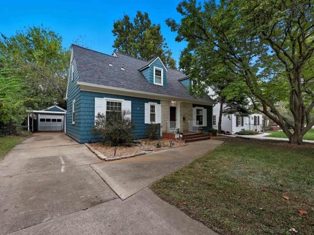 3414 SW Avalon Ln, Topeka, KS 66604