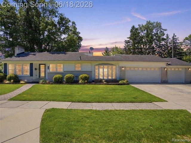 34155 Oakdale St, Livonia, MI 48154