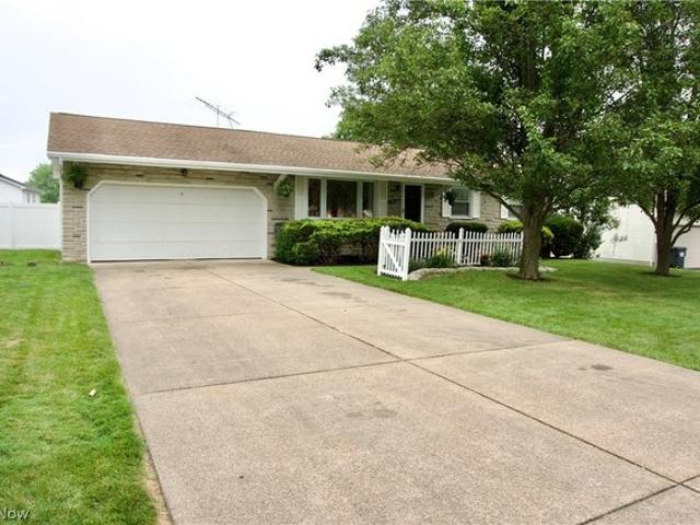 3415 Darbyshire Dr, Canfield, OH 44406
