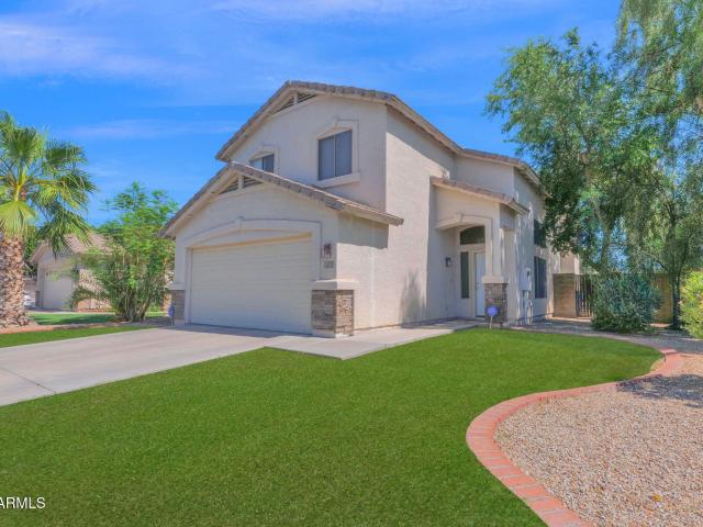 3415 E Menadota Drive