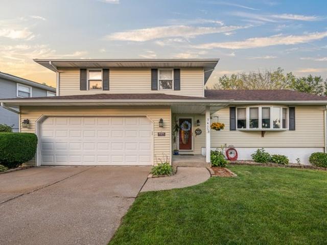 3415 Hazelwood Ct, Davenport, IA 52806