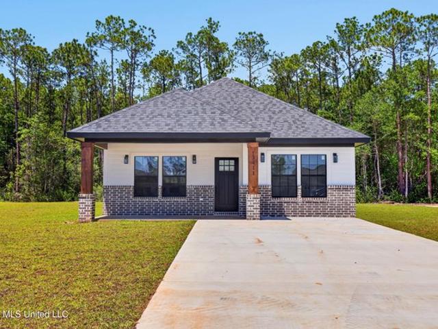 3415 Raintree Dr, Gautier, MS 39553
