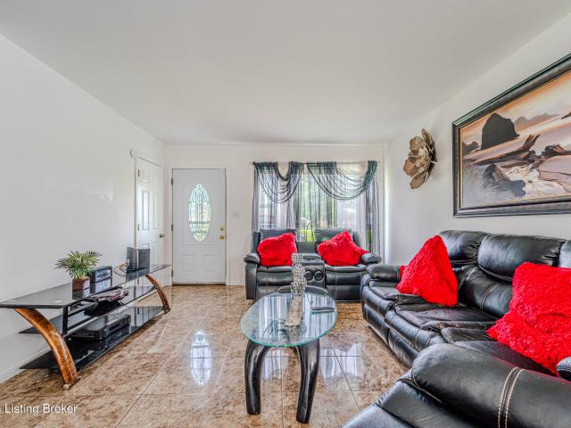 3416 E Indian Trail