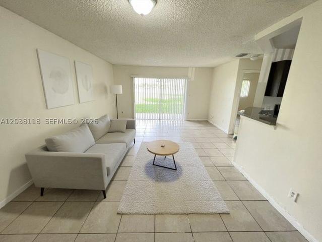3417 NW 44th St Apt 104, Oakland Park, FL 33309