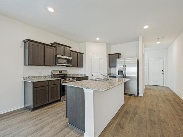 3417 tomahawk Drive