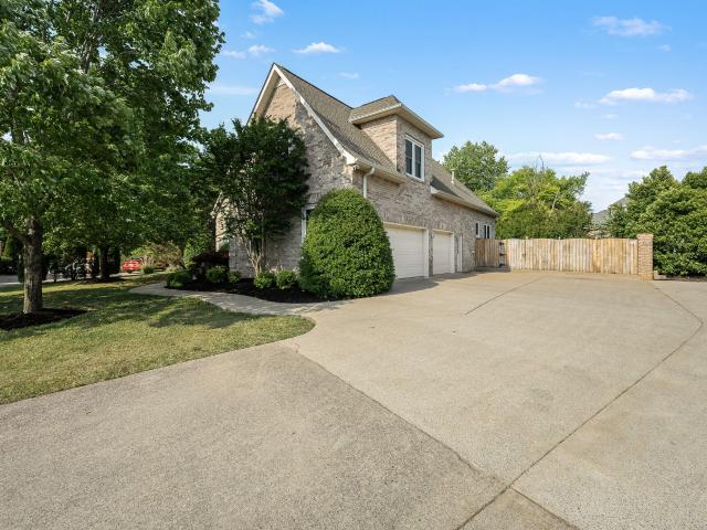 3418 Lawncrest Cv