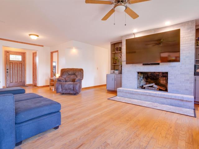 3411 N Eastman Road