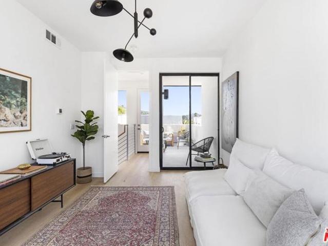3411 N Fletcher Dr, Los Angeles, CA 90065