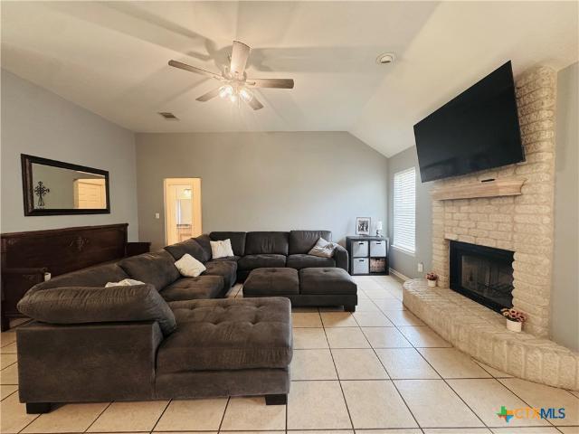 3411 Greenlawn