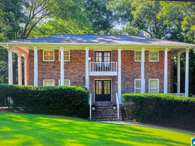 3411 Stoneleigh Dr, Vestavia Hills, AL