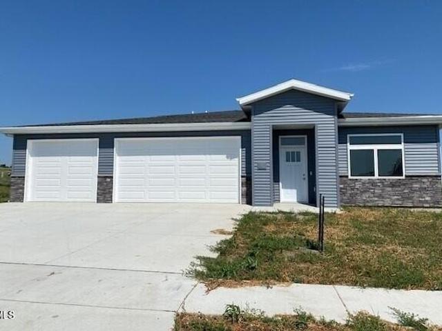3411 Tyndale Dr, Bismarck, ND 58503