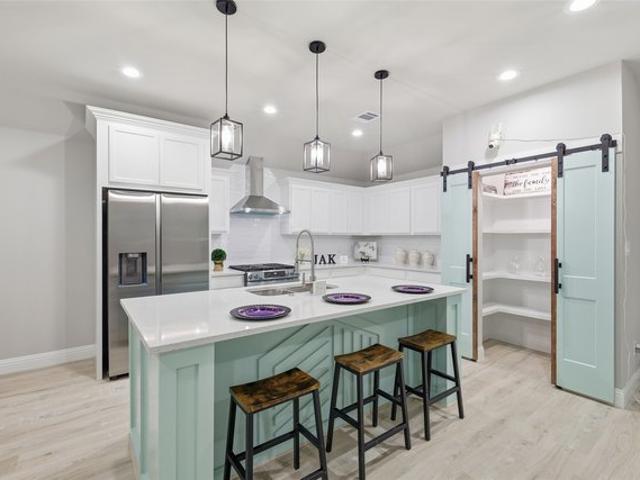 3412 Mission St, Fort Worth, TX 76109