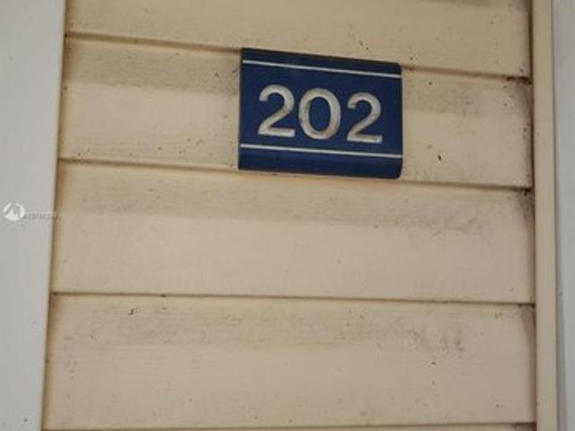 3413 NW 44th St Apt 202, Lauderdale Lakes, FL 33309