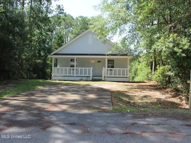 3413 Bream St, Gautier, MS 39553