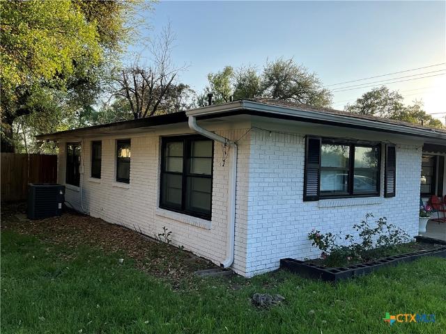 3413 Forest Trail
