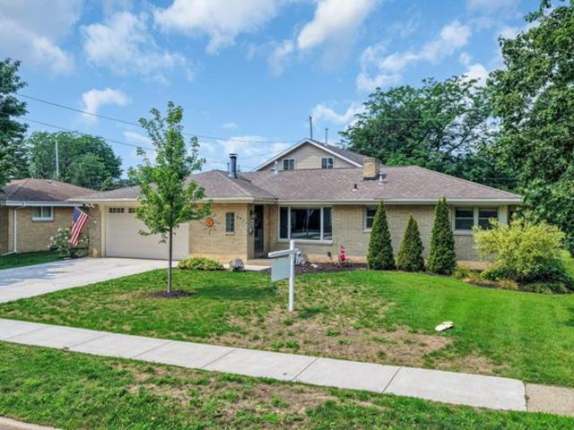 341 Dardis Dr, Burlington, WI 53105