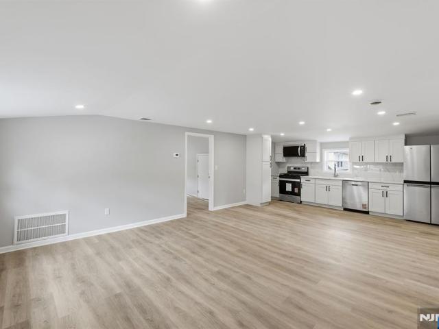 341 Diamond Bridge Avenue # 2