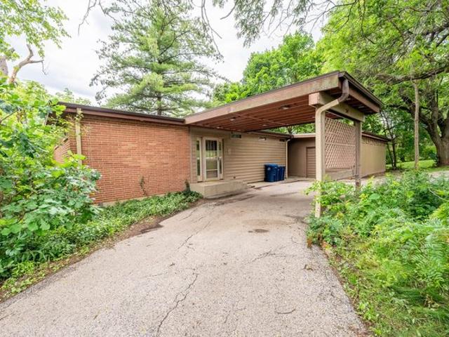 341 Hickory Haven Dr E, Gurnee, IL 60031