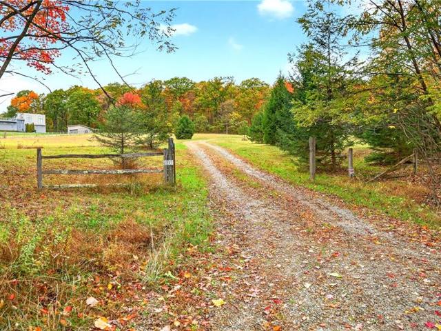 341 Skyview Rd, Stahlstown, PA 15687 | MLS #1729