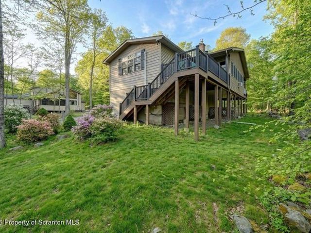 341 Packanack Dr, Clifton Township, PA 18424