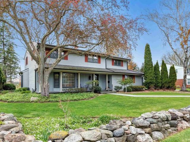 341 Roselawn Blvd, Green Bay, WI 54301