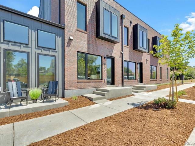 341 W Warren Avenue