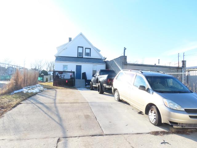 3424 N Holton St