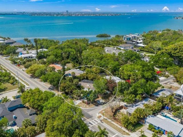 3424 Old Oak Dr, Sarasota, FL 34239