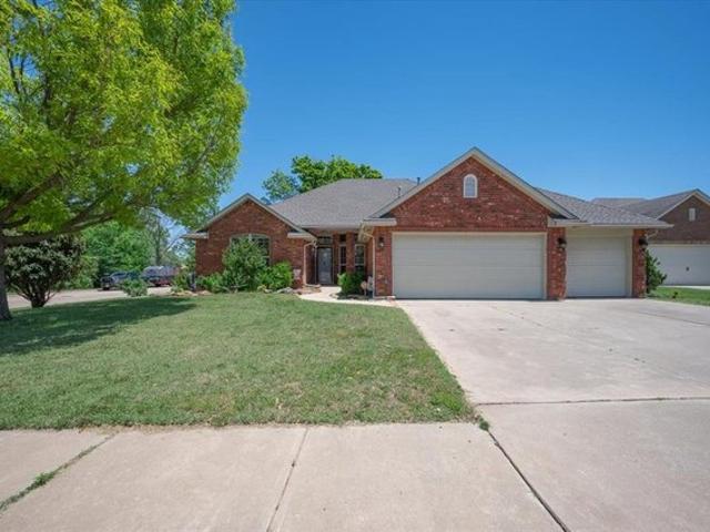 3424 Valley Holw, Norman, OK 73071