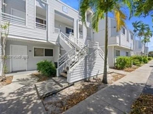 3425 NW 44th St Apt 204, Oakland Park, FL 33309