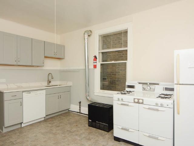 3426 N Lincoln Avenue # 2
