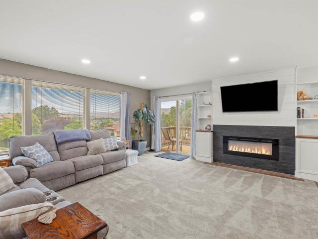 3427 Syringa Dr