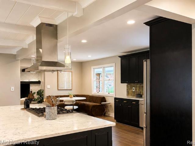 34281 W Thornbrook Drive