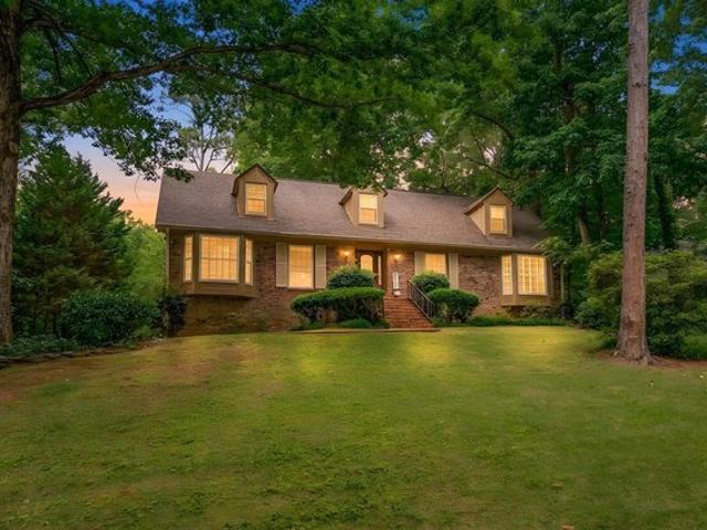 3428 Oakdale Dr, Mountain Brook, AL 35223