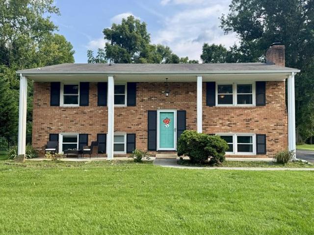 3428 S Park Cir, Roanoke, VA 24018