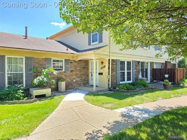 34299 W Garfield Cir Unit 2, Fraser, MI 48026