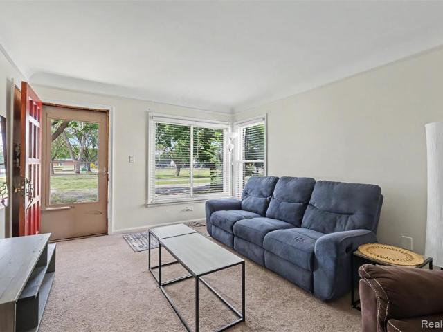 3429 Croissant Street