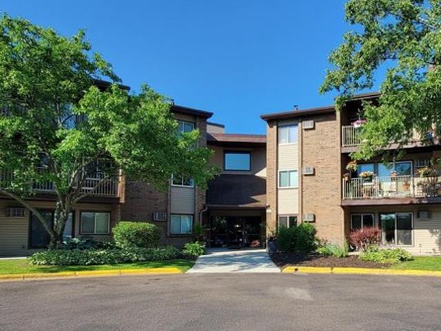 3420 Golfview Dr Apt 121, Eagan, MN 55123