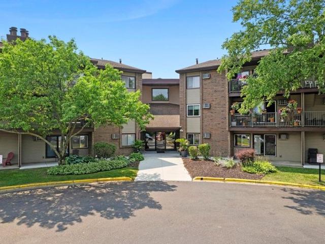 3420 Golfview Dr Apt 123, Eagan, MN 55123