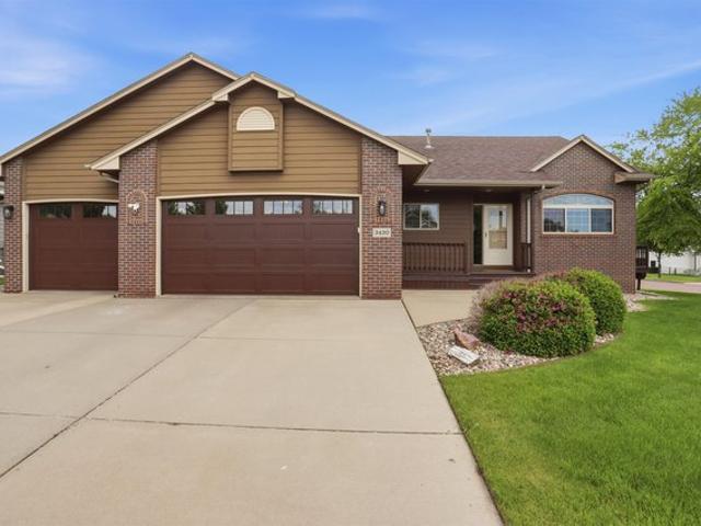 3420 S Fernwood Ave, Sioux Falls, SD 57110