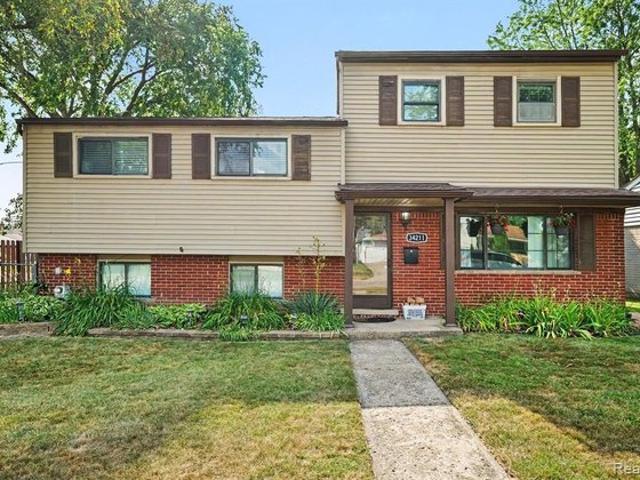 34211 Viceroy Dr, Sterling Heights, MI 48310