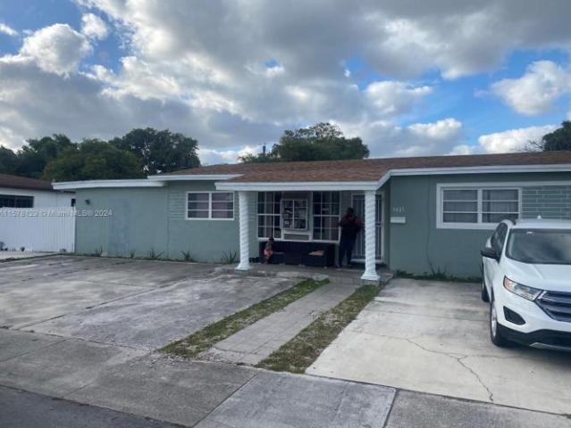 3421 NW 176th St, Miami Gardens, FL 33056